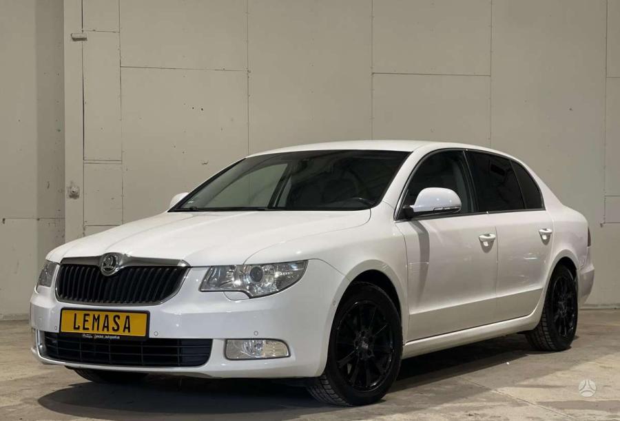 White Skoda SuperB 2008 in Klaipeda, with an engine capacity of 1.80 L and mileage of 171 thousand km for 4990 €, photo 1 on AUTOMOTO.COM.LV