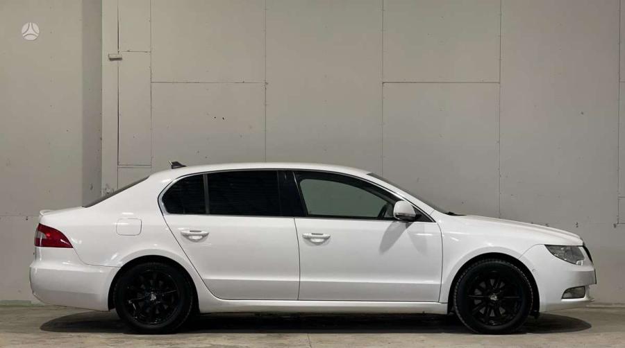 White Skoda SuperB 2008 in Klaipeda, with an engine capacity of 1.80 L and mileage of 171 thousand km for 4990 €, photo 26 on AUTOMOTO.COM.LV