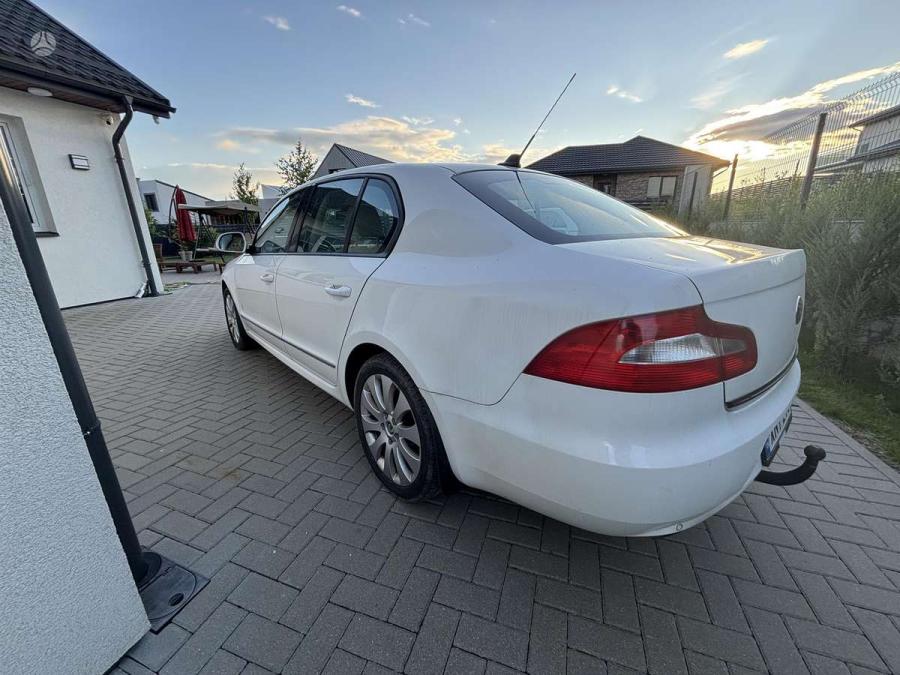 White Skoda SuperB 2009 in Vilnius, with an engine capacity of 2.00 L and mileage of 322 thousand km for 3990 €, photo 4 on AUTOMOTO.COM.LV