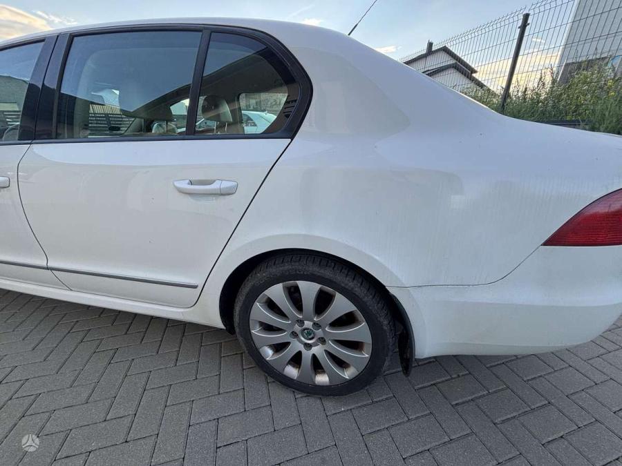 White Skoda SuperB 2009 in Vilnius, with an engine capacity of 2.00 L and mileage of 322 thousand km for 3990 €, photo 7 on AUTOMOTO.COM.LV
