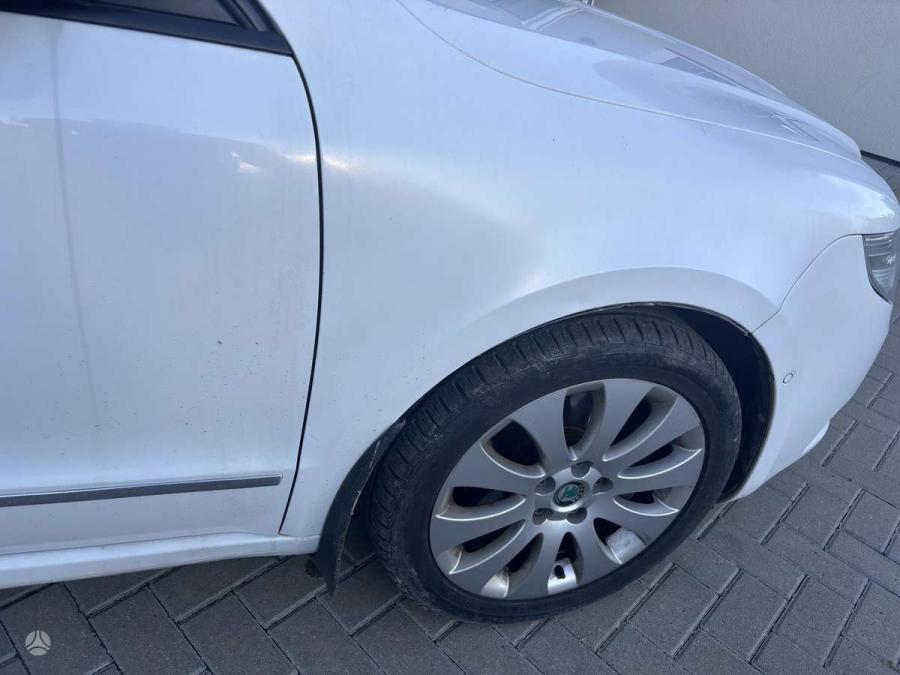 White Skoda SuperB 2009 in Vilnius, with an engine capacity of 2.00 L and mileage of 322 thousand km for 3990 €, photo 10 on AUTOMOTO.COM.LV