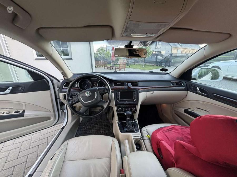 White Skoda SuperB 2009 in Vilnius, with an engine capacity of 2.00 L and mileage of 322 thousand km for 3990 €, photo 14 on AUTOMOTO.COM.LV