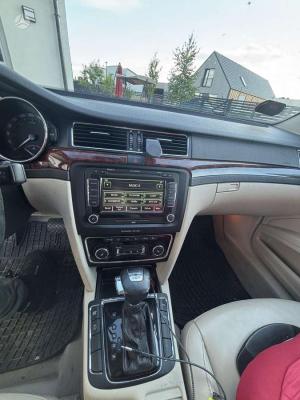 White Skoda SuperB 2009 in Vilnius, with an engine capacity of 2.00 L and mileage of 322 thousand km for 3990 €, photo 15 on AUTOMOTO.COM.LV