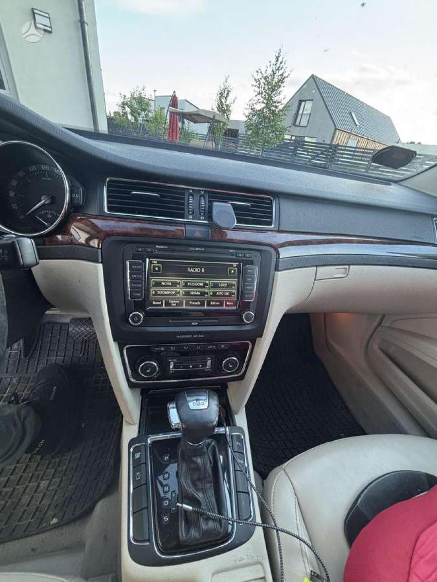 White Skoda SuperB 2009 in Vilnius, with an engine capacity of 2.00 L and mileage of 322 thousand km for 3990 €, photo 15 on AUTOMOTO.COM.LV