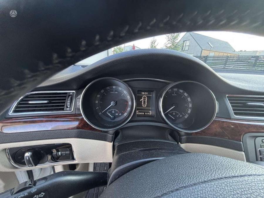 White Skoda SuperB 2009 in Vilnius, with an engine capacity of 2.00 L and mileage of 322 thousand km for 3990 €, photo 16 on AUTOMOTO.COM.LV