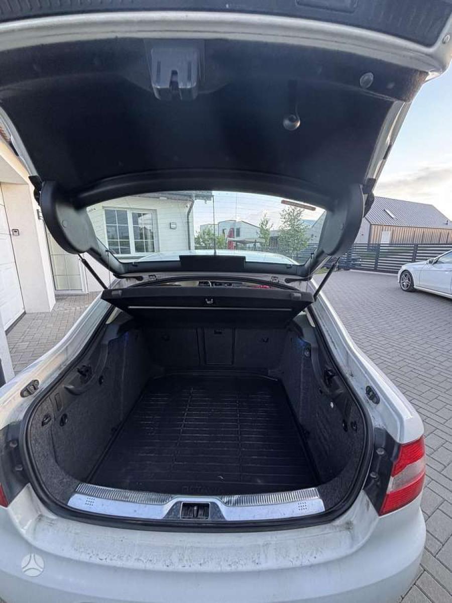 White Skoda SuperB 2009 in Vilnius, with an engine capacity of 2.00 L and mileage of 322 thousand km for 3990 €, photo 24 on AUTOMOTO.COM.LV