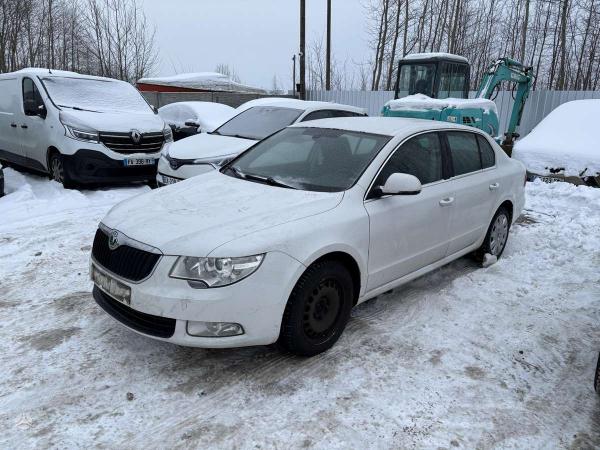 Balts Skoda SuperB 2010 Tauragė, ar dzinēja tilpumu 1.90 L un nobraukumu 240 tūkst. km par 2400 €, foto 1 vietnē AUTOMOTO.COM.LV