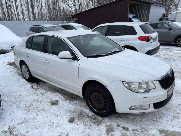 Balts Skoda SuperB 2010 Tauragė, ar dzinēja tilpumu 1.90 L un nobraukumu 240 tūkst. km par 2400 €, foto 2 vietnē AUTOMOTO.COM.LV