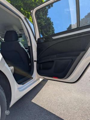 White Skoda SuperB 2010 in Vilnius, with an engine capacity of 1.97 L and mileage of 427 thousand km for 2850 €, photo 7 on AUTOMOTO.COM.LV
