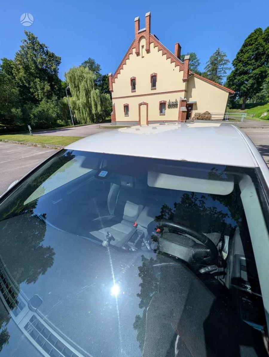 White Skoda SuperB 2010 in Vilnius, with an engine capacity of 1.97 L and mileage of 427 thousand km for 2850 €, photo 13 on AUTOMOTO.COM.LV