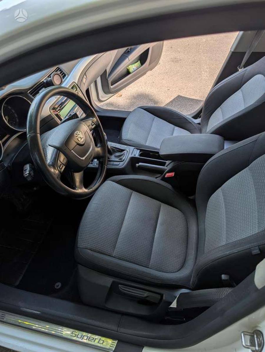 White Skoda SuperB 2010 in Vilnius, with an engine capacity of 1.97 L and mileage of 427 thousand km for 2850 €, photo 16 on AUTOMOTO.COM.LV