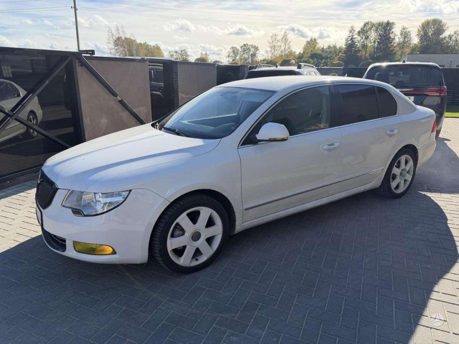 White Skoda SuperB 2010 in Siauliai, with an engine capacity of 1.90 L and mileage of 362 thousand km for 1500 €, photo 3 on AUTOMOTO.COM.LV