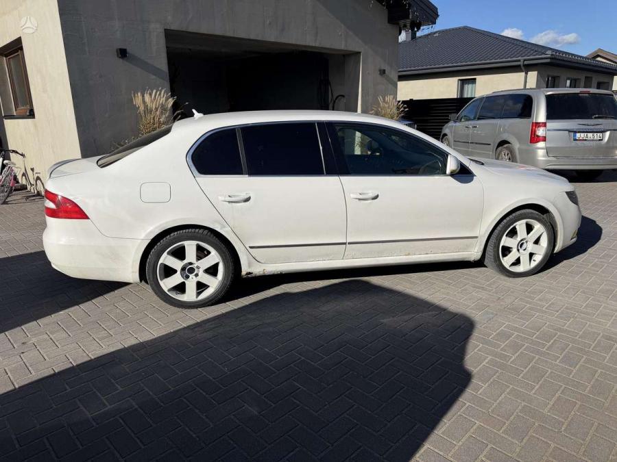 White Skoda SuperB 2010 in Siauliai, with an engine capacity of 1.90 L and mileage of 362 thousand km for 1500 €, photo 7 on AUTOMOTO.COM.LV