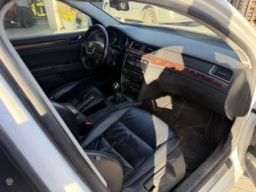 White Skoda SuperB 2010 in Siauliai, with an engine capacity of 1.90 L and mileage of 362 thousand km for 1500 €, photo 11 on AUTOMOTO.COM.LV