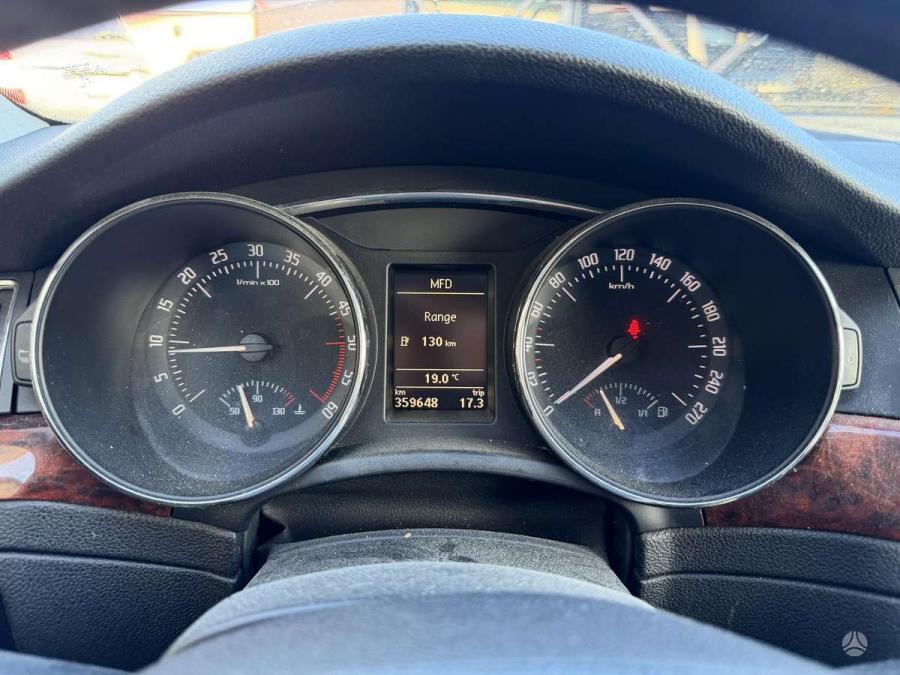 White Skoda SuperB 2010 in Siauliai, with an engine capacity of 1.90 L and mileage of 362 thousand km for 1500 €, photo 14 on AUTOMOTO.COM.LV