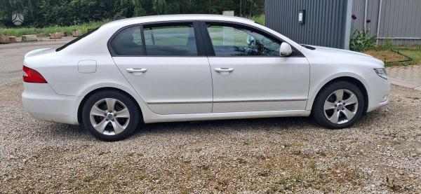 Balts Skoda SuperB 2011 Pasvalys, ar dzinēja tilpumu 1.60 L un nobraukumu 188 tūkst. km par 4600 €, foto 4 vietnē AUTOMOTO.COM.LV