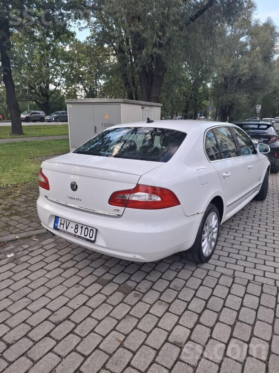 White Skoda SuperB 2012 in Riga, with an engine capacity of 2.00 L and mileage of 217 thousand km for 4050 €, photo 3 on AUTOMOTO.COM.LV