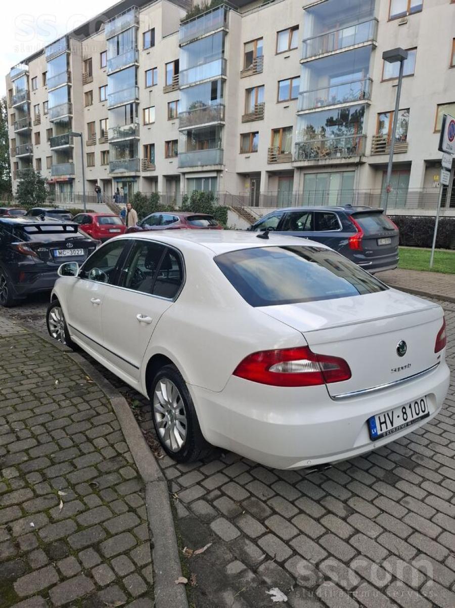 White Skoda SuperB 2012 in Riga, with an engine capacity of 2.00 L and mileage of 217 thousand km for 4050 €, photo 4 on AUTOMOTO.COM.LV