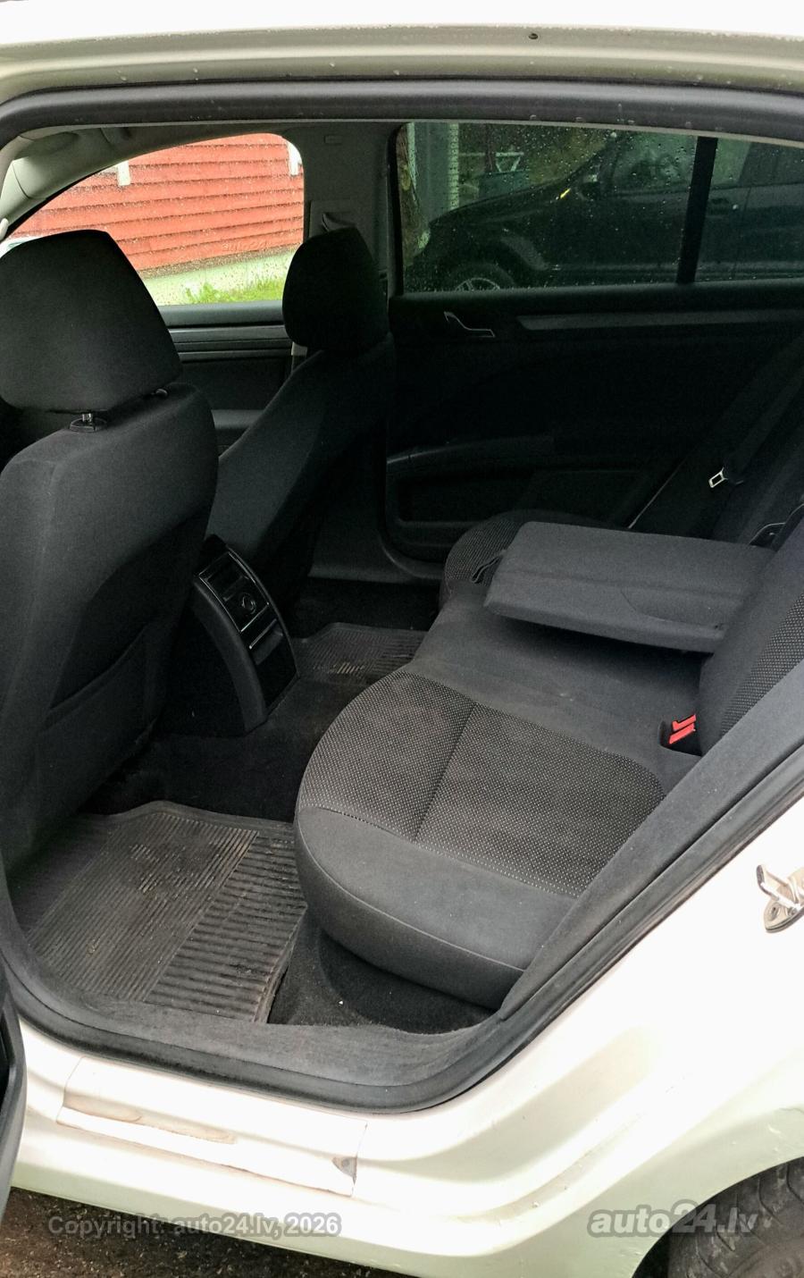 Balts Skoda SuperB 2012 Tallina, ar dzinēja tilpumu 2.00 L un nobraukumu 0 tūkst. km par 2000 €, foto 12 vietnē AUTOMOTO.COM.LV