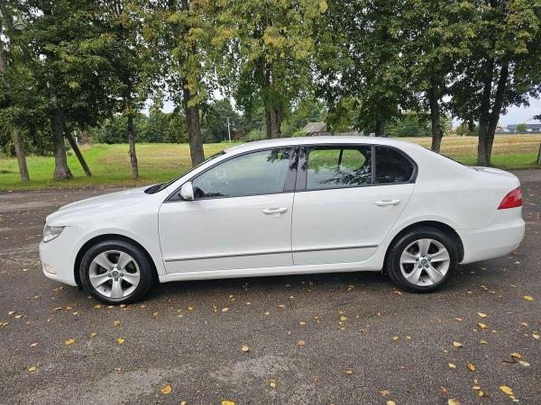 Balts Skoda SuperB 2013 Tauragė, ar dzinēja tilpumu 1.60 L un nobraukumu 282 tūkst. km par 3900 €, foto 4 vietnē AUTOMOTO.COM.LV