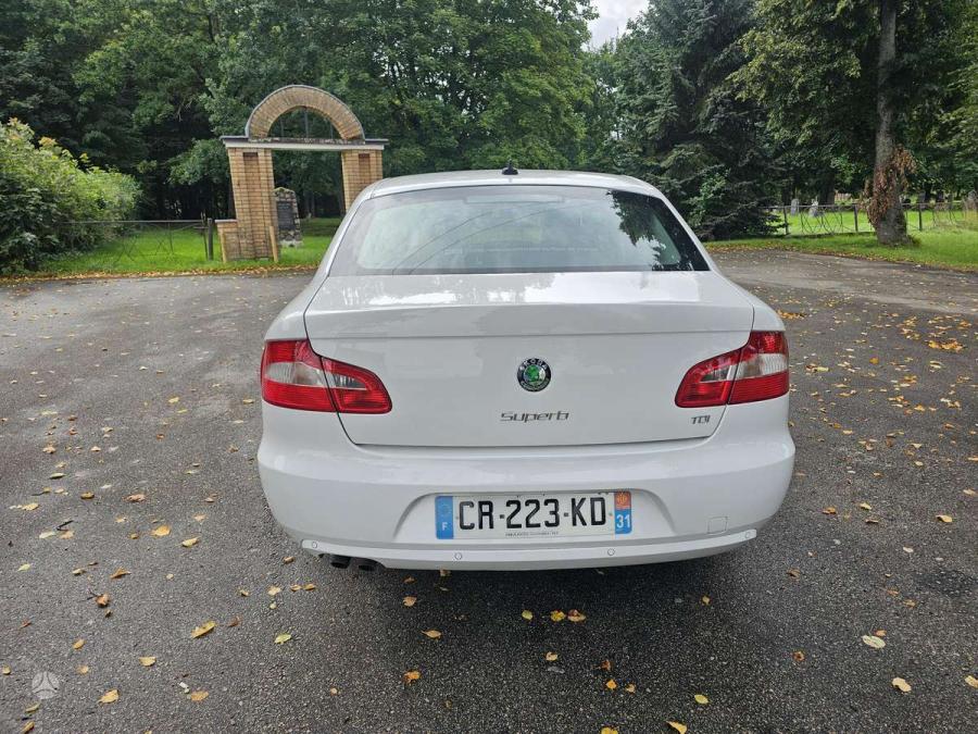 Balts Skoda SuperB 2013 Tauragė, ar dzinēja tilpumu 1.60 L un nobraukumu 282 tūkst. km par 3900 €, foto 10 vietnē AUTOMOTO.COM.LV