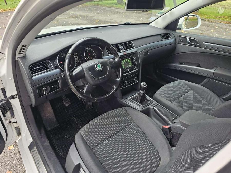 Balts Skoda SuperB 2013 Tauragė, ar dzinēja tilpumu 1.60 L un nobraukumu 282 tūkst. km par 3900 €, foto 14 vietnē AUTOMOTO.COM.LV