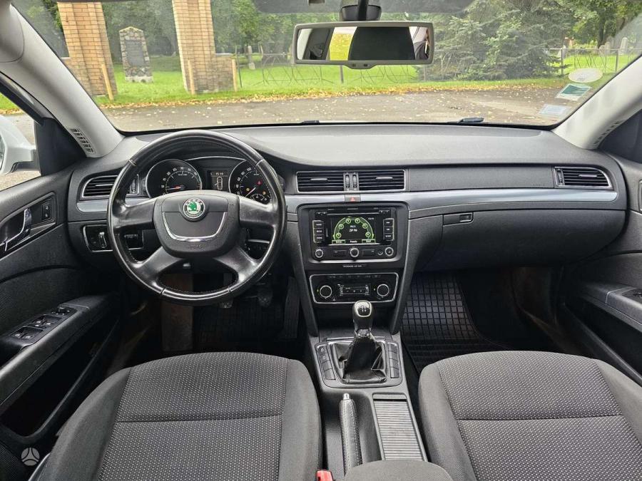 Balts Skoda SuperB 2013 Tauragė, ar dzinēja tilpumu 1.60 L un nobraukumu 282 tūkst. km par 3900 €, foto 16 vietnē AUTOMOTO.COM.LV