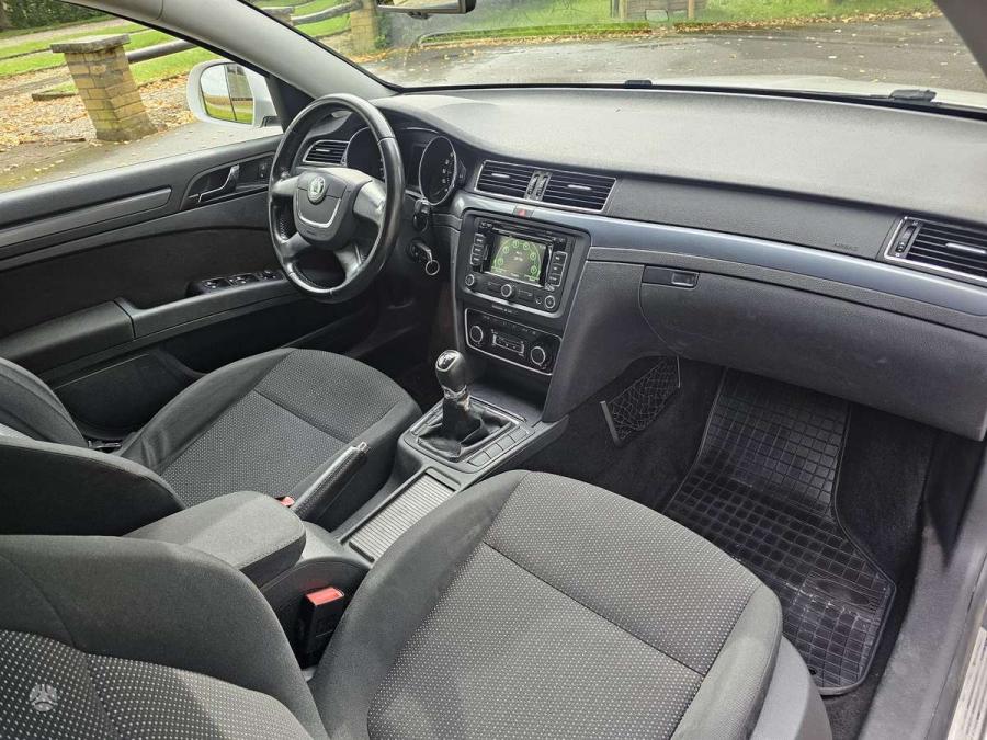 Balts Skoda SuperB 2013 Tauragė, ar dzinēja tilpumu 1.60 L un nobraukumu 282 tūkst. km par 3900 €, foto 17 vietnē AUTOMOTO.COM.LV
