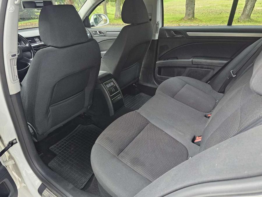 Balts Skoda SuperB 2013 Tauragė, ar dzinēja tilpumu 1.60 L un nobraukumu 282 tūkst. km par 3900 €, foto 18 vietnē AUTOMOTO.COM.LV
