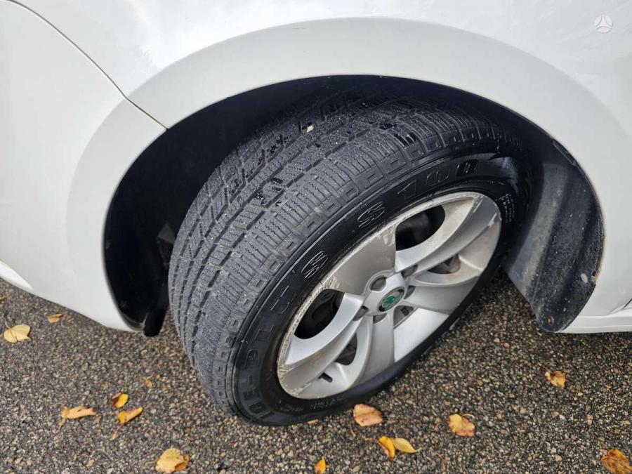 Balts Skoda SuperB 2013 Tauragė, ar dzinēja tilpumu 1.60 L un nobraukumu 282 tūkst. km par 3900 €, foto 21 vietnē AUTOMOTO.COM.LV