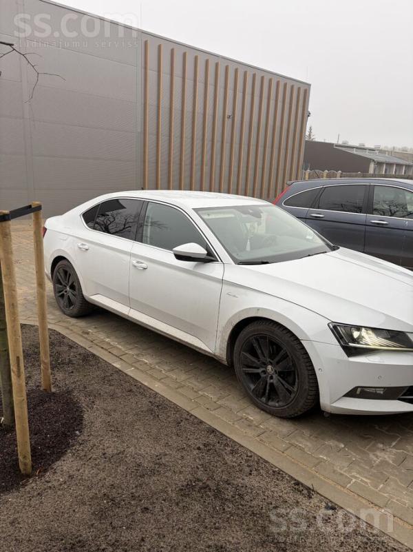 White Skoda SuperB 2015 in Riga, with an engine capacity of 2.00 L and mileage of 183 thousand km for 13000 €, photo 3 on AUTOMOTO.COM.LV