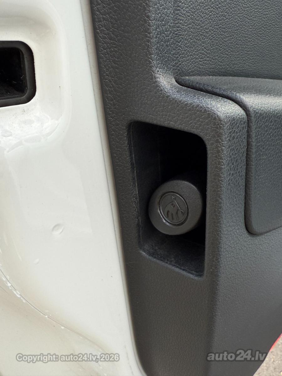Balts Skoda SuperB 2018 Veru, ar dzinēja tilpumu 2.00 L un nobraukumu 155 tūkst. km par 20900 €, foto 12 vietnē AUTOMOTO.COM.LV