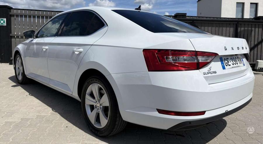 White Skoda SuperB 2022 in Kaunas, with an engine capacity of 1.97 L and mileage of 290 thousand km for 12999 €, photo 8 on AUTOMOTO.COM.LV