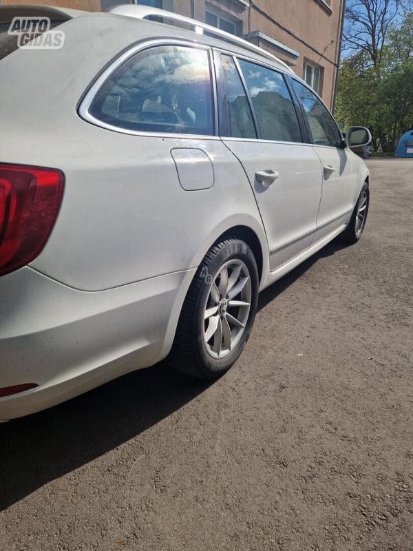 White Skoda SuperB 2010 in Pagegiai, with an engine capacity of 1.80 L and mileage of 203 thousand km for 3999 €, photo 3 on AUTOMOTO.COM.LV