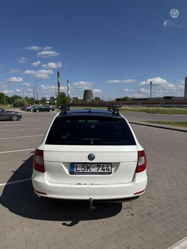 White Skoda SuperB 2010 in Kaunas, with an engine capacity of 1.39 L and mileage of 381 thousand km for 1600 €, photo 4 on AUTOMOTO.COM.LV