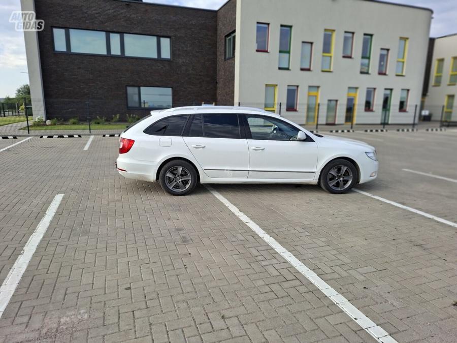 Balts Skoda SuperB 2010 Kauņa, ar dzinēja tilpumu 2.00 L un nobraukumu 400 tūkst. km par 3000 €, foto 14 vietnē AUTOMOTO.COM.LV