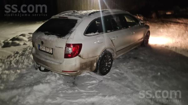 Balts Skoda SuperB 2011 Bauska, ar dzinēja tilpumu 1.80 L un nobraukumu 260 tūkst. km par 1900 €, foto 3 vietnē AUTOMOTO.COM.LV
