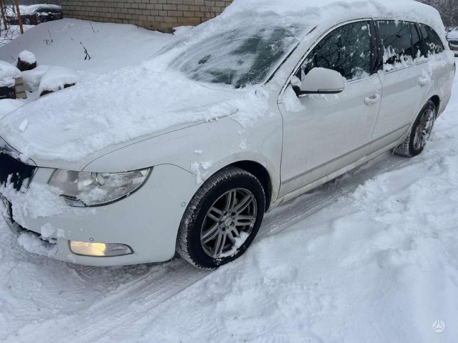 Balts Skoda SuperB 2011 Raseiniai, ar dzinēja tilpumu 1.97 L un nobraukumu 300 tūkst. km par 2900 €, foto 1 vietnē AUTOMOTO.COM.LV