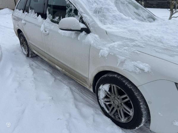 White Skoda SuperB 2011 in Raseiniai, with an engine capacity of 1.97 L and mileage of 300 thousand km for 2900 €, photo 3 on AUTOMOTO.COM.LV