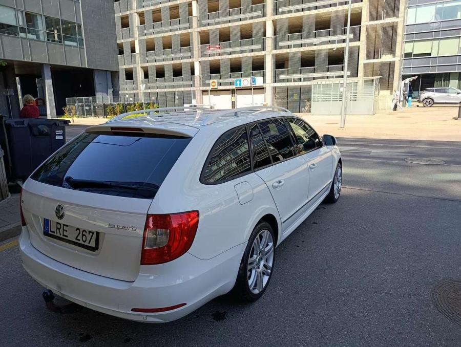 White Skoda SuperB 2011 in Vilnius, with an engine capacity of 1.80 L and mileage of 216 thousand km for 4500 €, photo 14 on AUTOMOTO.COM.LV