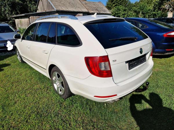 Balts Skoda SuperB 2011 Raseiniai, ar dzinēja tilpumu 2.00 L un nobraukumu 322 tūkst. km par 1450 €, foto 2 vietnē AUTOMOTO.COM.LV