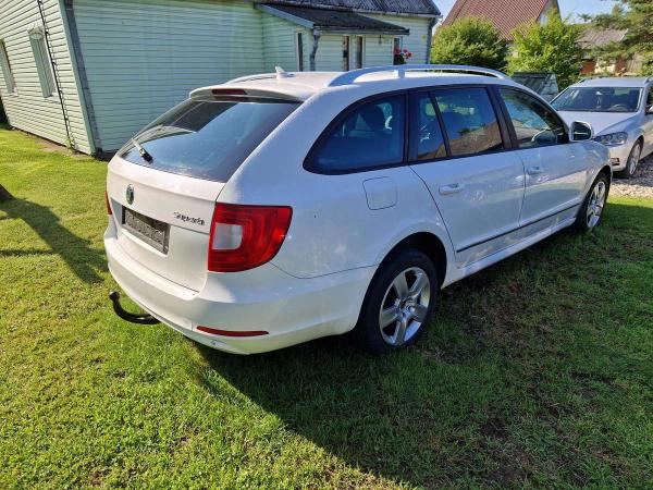 Balts Skoda SuperB 2011 Raseiniai, ar dzinēja tilpumu 2.00 L un nobraukumu 322 tūkst. km par 1450 €, foto 3 vietnē AUTOMOTO.COM.LV