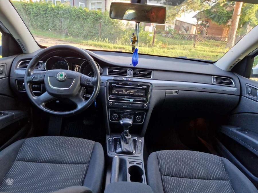 Balts Skoda SuperB 2011 Raseiniai, ar dzinēja tilpumu 2.00 L un nobraukumu 322 tūkst. km par 1500 €, foto 10 vietnē AUTOMOTO.COM.LV