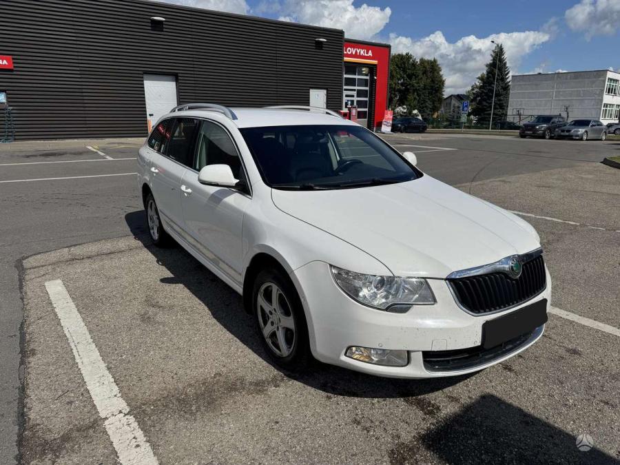 White Skoda SuperB 2011 in Jonava, with an engine capacity of 1.97 L and mileage of 231 thousand km for 4400 €, photo 4 on AUTOMOTO.COM.LV