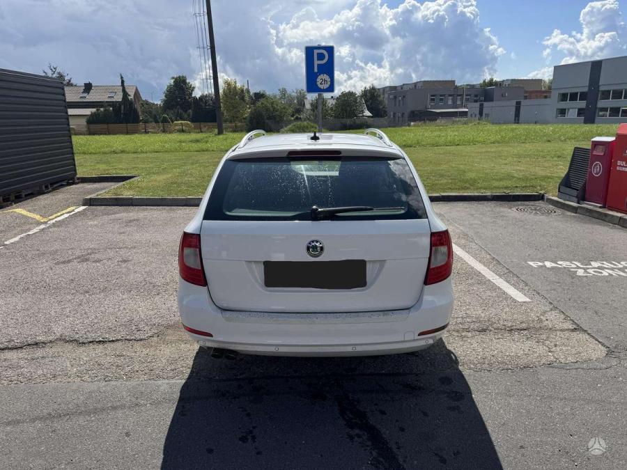 White Skoda SuperB 2011 in Jonava, with an engine capacity of 1.97 L and mileage of 231 thousand km for 4400 €, photo 7 on AUTOMOTO.COM.LV