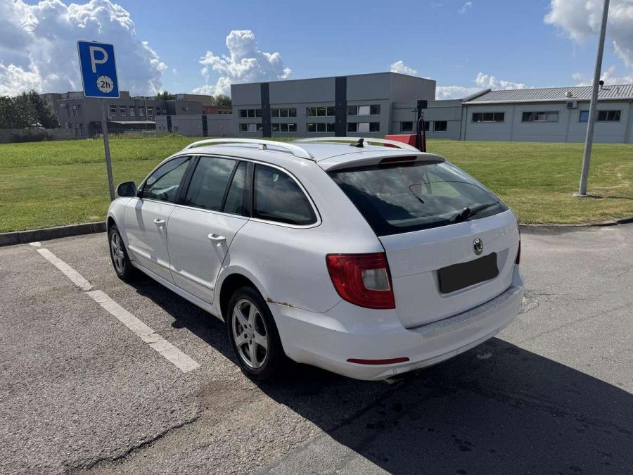 White Skoda SuperB 2011 in Jonava, with an engine capacity of 1.97 L and mileage of 231 thousand km for 4400 €, photo 8 on AUTOMOTO.COM.LV