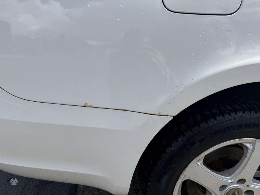 White Skoda SuperB 2011 in Jonava, with an engine capacity of 1.97 L and mileage of 231 thousand km for 4400 €, photo 13 on AUTOMOTO.COM.LV