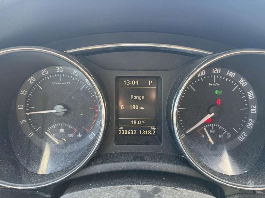 White Skoda SuperB 2011 in Jonava, with an engine capacity of 1.97 L and mileage of 231 thousand km for 4400 €, photo 17 on AUTOMOTO.COM.LV