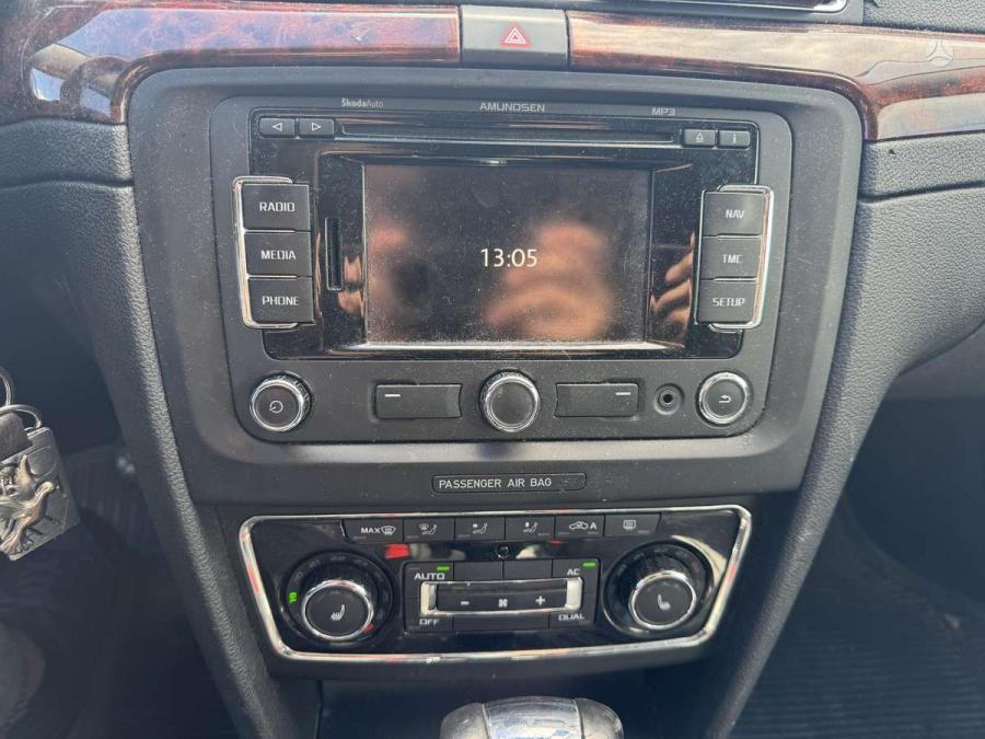 White Skoda SuperB 2011 in Jonava, with an engine capacity of 1.97 L and mileage of 231 thousand km for 4400 €, photo 18 on AUTOMOTO.COM.LV