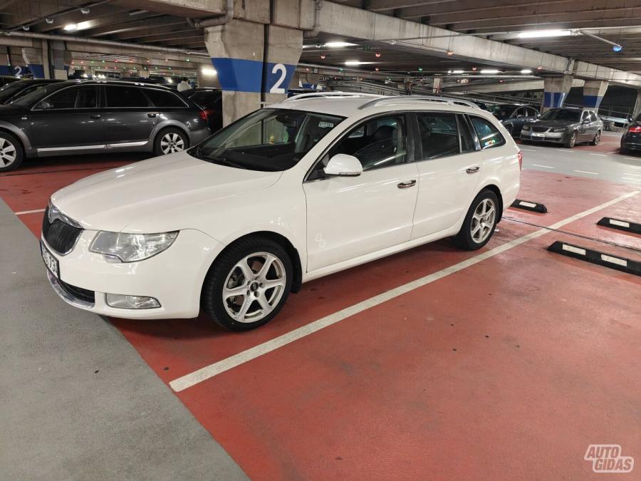 Balts Skoda SuperB 2011 Kauņa, ar dzinēja tilpumu 1.60 L un nobraukumu 372 tūkst. km par 2300 €, foto 4 vietnē AUTOMOTO.COM.LV